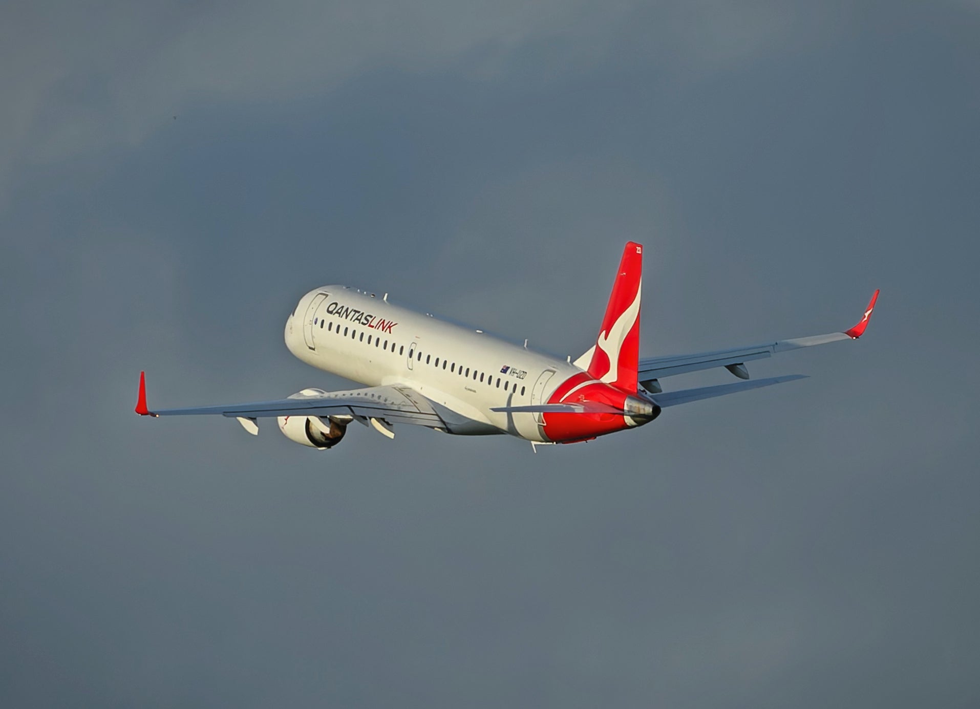 Qantas snaps up three E190s for FIFO flying, more on the way – Aero ...